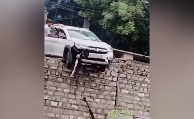 Video: Car Dangles From 25-Foot Wall After "Brake Failure" In Hyderabad