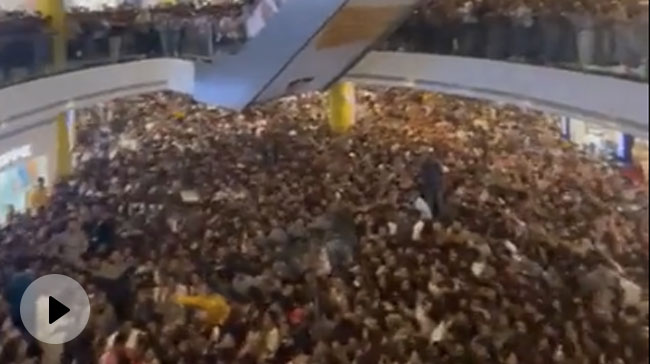 Video: Crowds Cling To Escalators As Hundreds Swarm Kerala Mall For Event