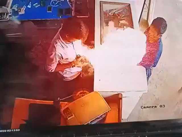 On Camera, Cellphone Battery Explodes In Flames