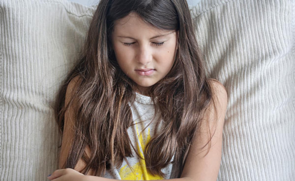 बच्चों में उम्र से पहले हार्मोनल बदलाव! जंक फूड्स से लेकर स्क्रीन टाइम ...