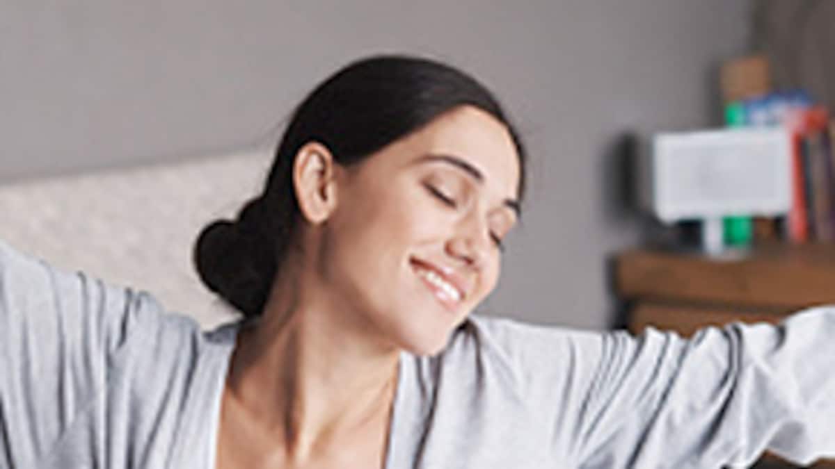 सुबह जल्दी नहीं खुलती नींद, जितना सोए उतना लगता है कम तो करें ये 4 काम ...