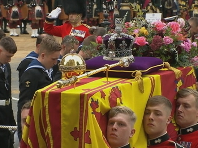 Queen Elizabeth's Funeral Procession, Thousands Present