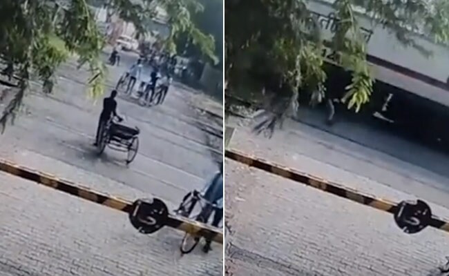 Aligarh Rikshawala Viral Video: Uttar Pradesh Aligarh Shocking Accident ...