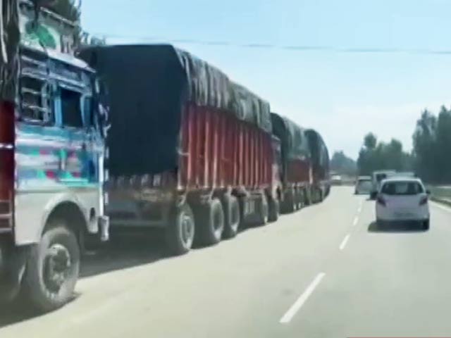 Thousands Of Tons Of Apple Rotting In Trucks Stranded On Highway In Kashmir