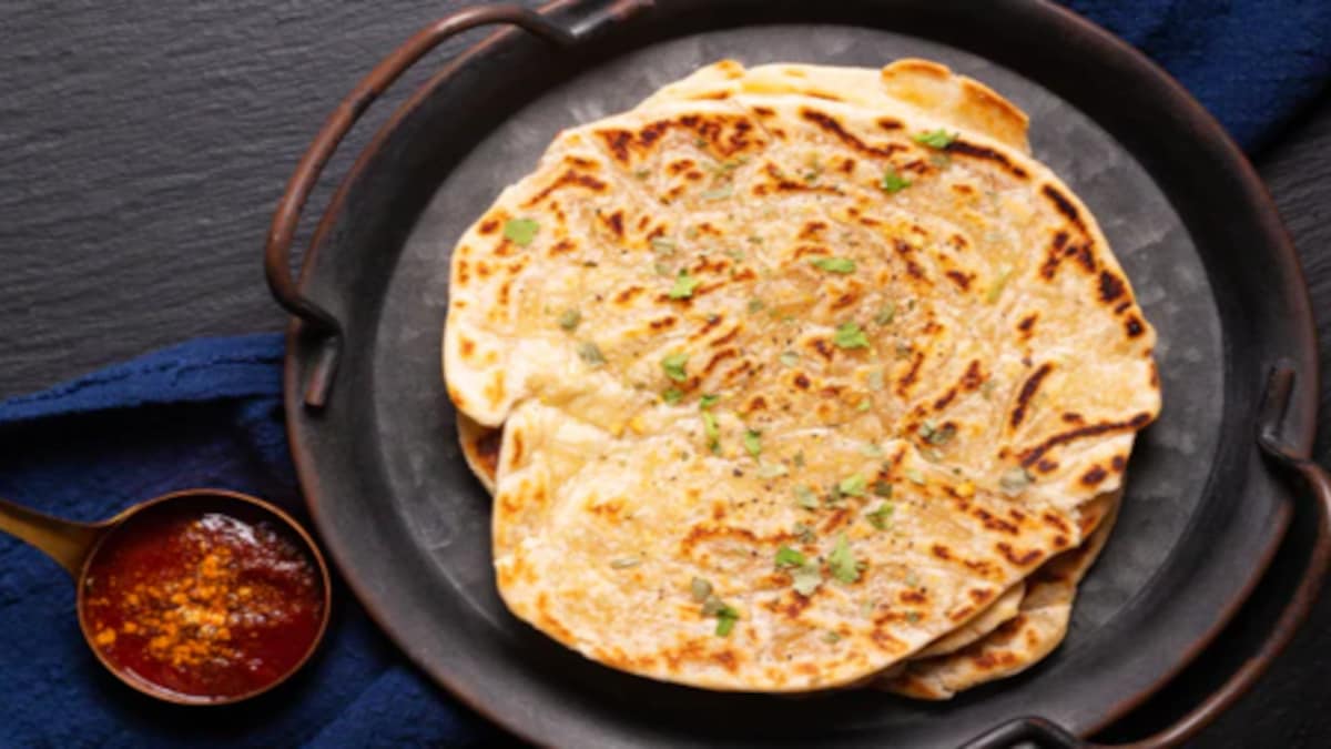 Chilli Garlic Paratha Recipe: Make This Spicy And Flavourful Paratha ...