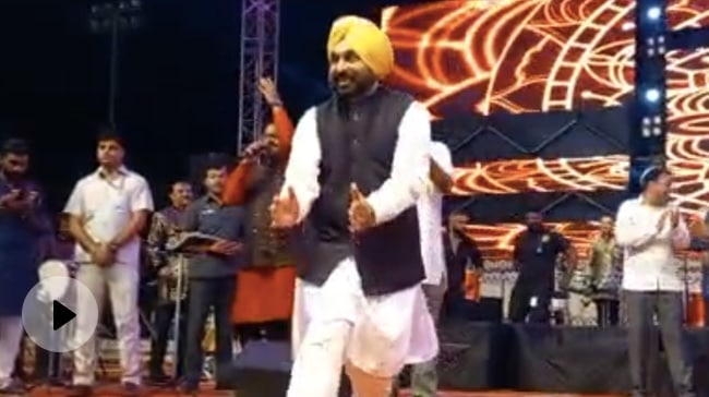 Punjab Chief Minister Bhagwant Mann Does 'Garba' At 'Navratri' Event In ...