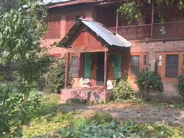 Last Kashmiri Pandit In Terror-Hit Village , A Woman, Migrates To Jammu