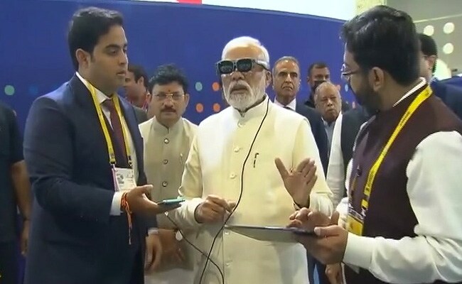 Watch: PM Modi Gets 5G Demo From Mukesh And Akash Ambani