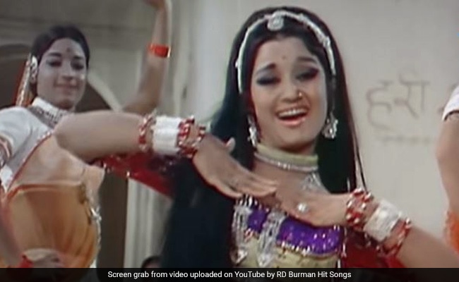 हर दौर में हिट रहा आशा पारेख का 'कांटा लगा' गाना, शेफाली जरीवाला भी मचा ...