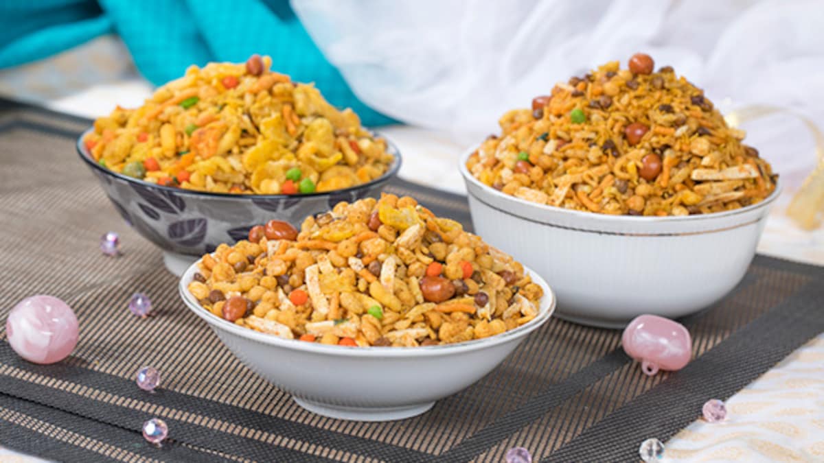 How To Make Khatta Meetha Chivda For Tea-Time - NDTV Food