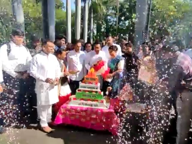 Video: Kamal Nath Cuts Temple-Shaped Cake, BJP Says "Insult To Dharma"