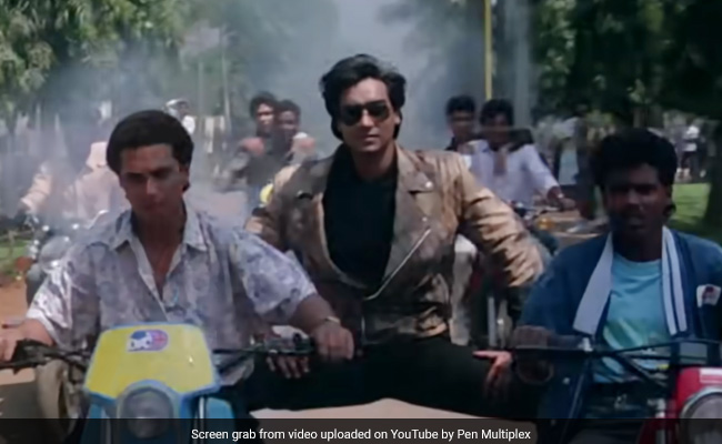 Phool Aur Kaante Bike Stunt