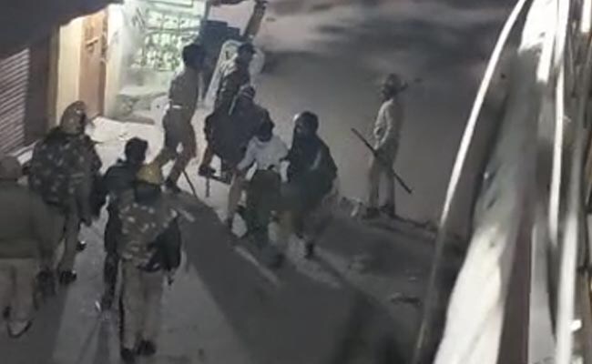 Video: Mob Clashes With Cops, Throws Stones In UP's Badaun