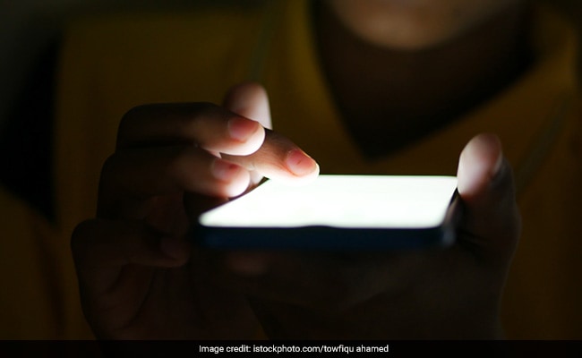 Excessive Phone Use Can Cause Many Health Issues; Here Are Some