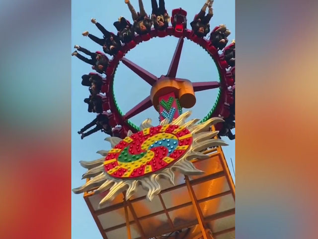 Tourists Left Hanging Upside Down On Malfunctioning Amusement Park Ride ...