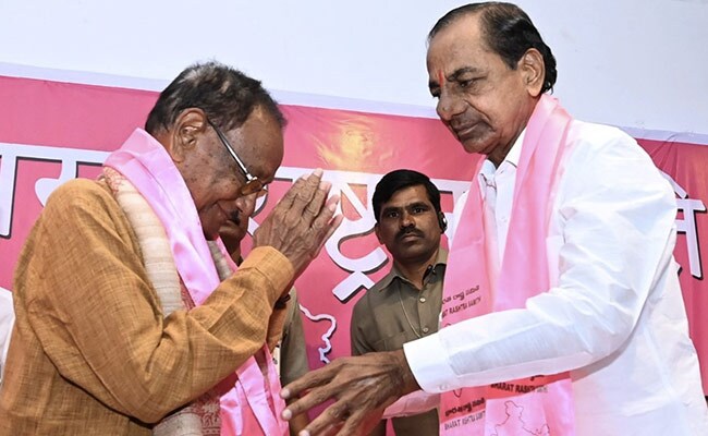With Odisha's Giridhar Gamang Onboard, KCR Push Beyond Telangana Continues