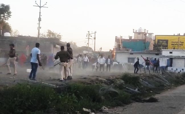 Video: Madhya Pradesh Cops Run For Cover As Huge Mob Attacks Police Team