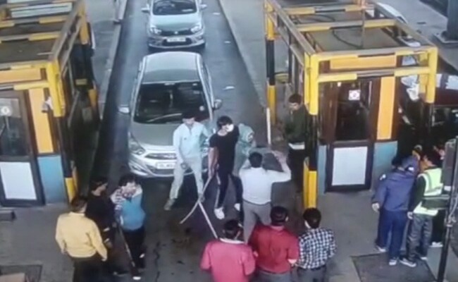 On Camera, Group Of Men In UP's Greater Noida Thrash Toll Plaza ...