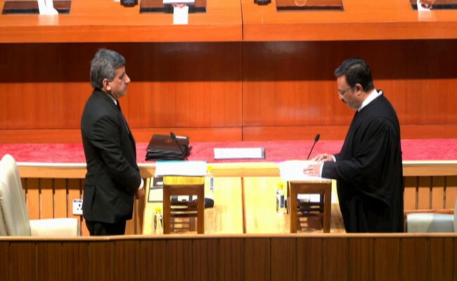 Supreme Court Gets 5 New Judges. Chief Justice Administers Oath Of Office