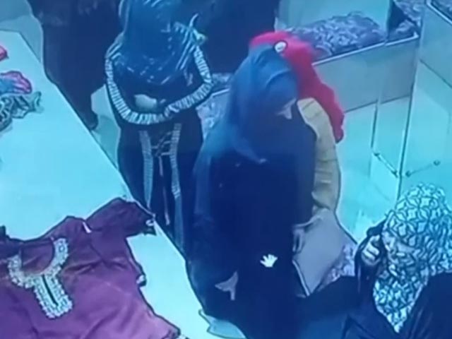 Caught On Camera, 3 Women In Burqa Steal Clothes From Up Shop