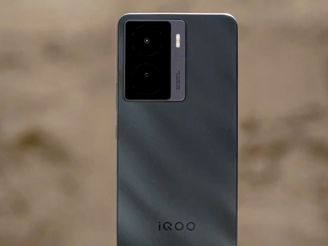 iQOO Z7 5G Phone Price, Specs, Comparison and Reviews (2nd November 2025) | Gadgets 360