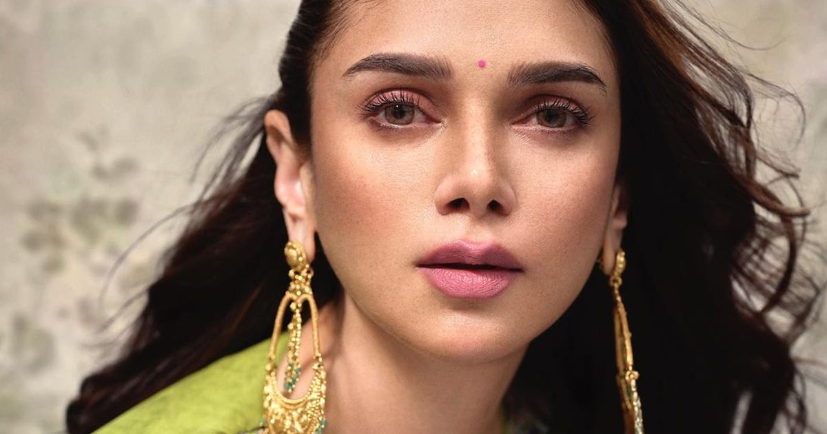 फिर रॉयल लुक में नज़र आईं अदिति राव हैदरी, एक्ट्रेस के लुक पर फिदा हुए फैंस