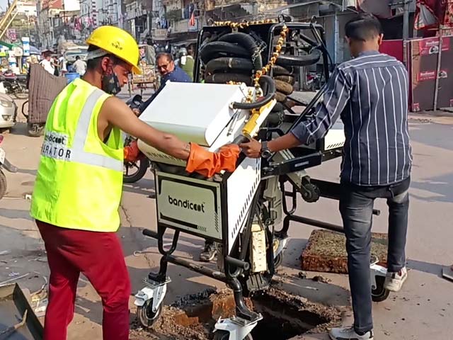 Robot For Cleaning Manholes In UP City Offers Hope Of Ending Manual ...