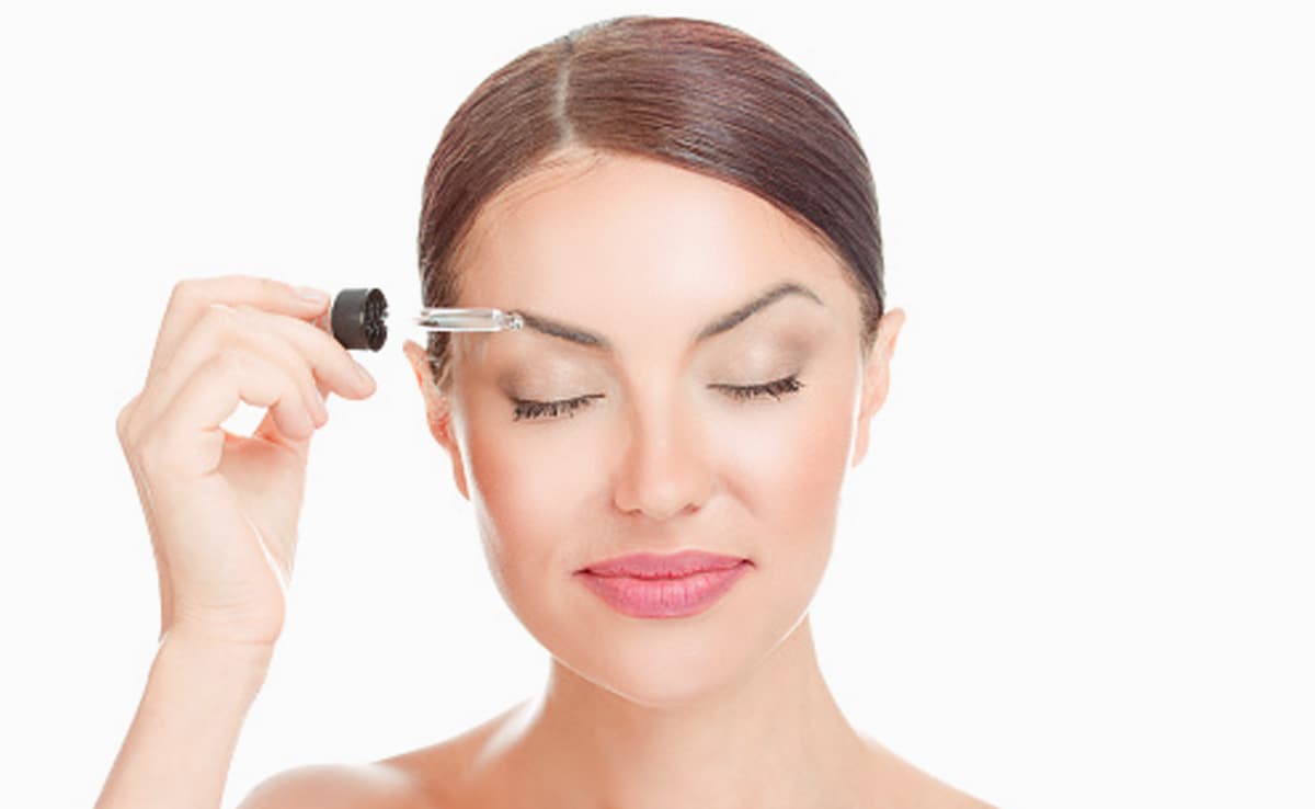 Eyebrow Dandruff: आइब्रो की डैंड्रफ से कैसे पाएं छुटकारा? जानें आसान ...