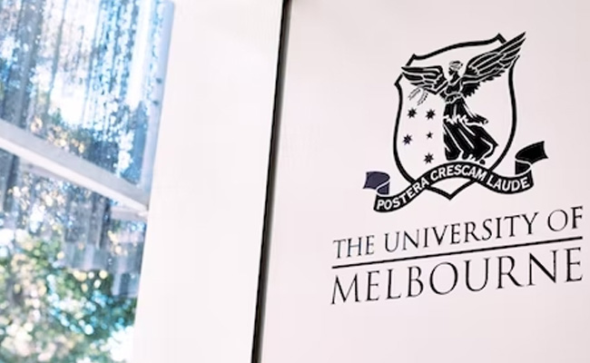 Melbourne University Cricket Club Logo