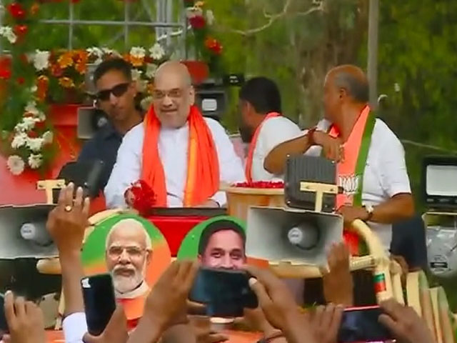Amit Shah Holds Roadshow In Karnataka's Gundlupete Ahead Of Polls