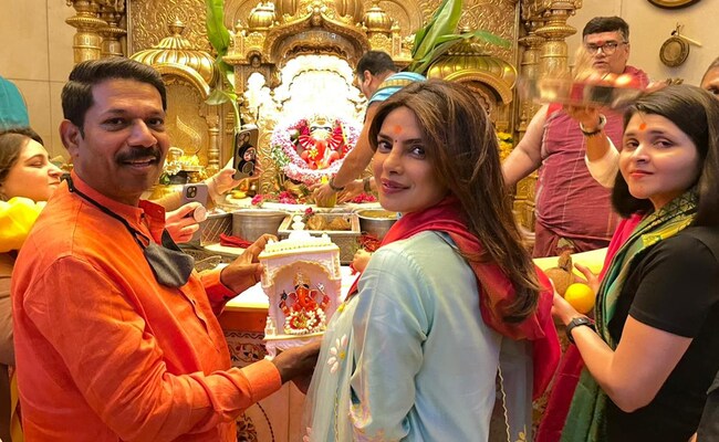 Priyanka Chopra Daughter Malti Mary Jonas Siddhivinayak Temple Pics And ...