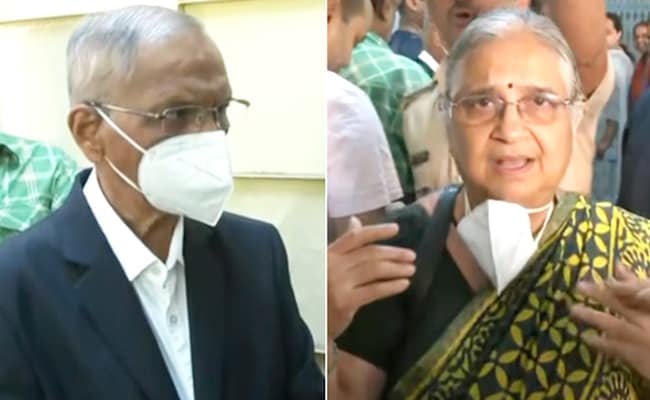 Infosys Founder Narayana Murthy, Wife Among Early Voters In Karnataka
