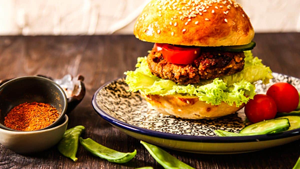 Beat Your Hunger Pangs With A Filling Indian-Style Masala Prawn Burger ...
