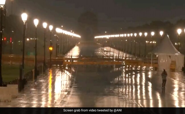 Heavy Rain, Thunderstorms Lash Delhi, Bring Respite From Scorching Heat