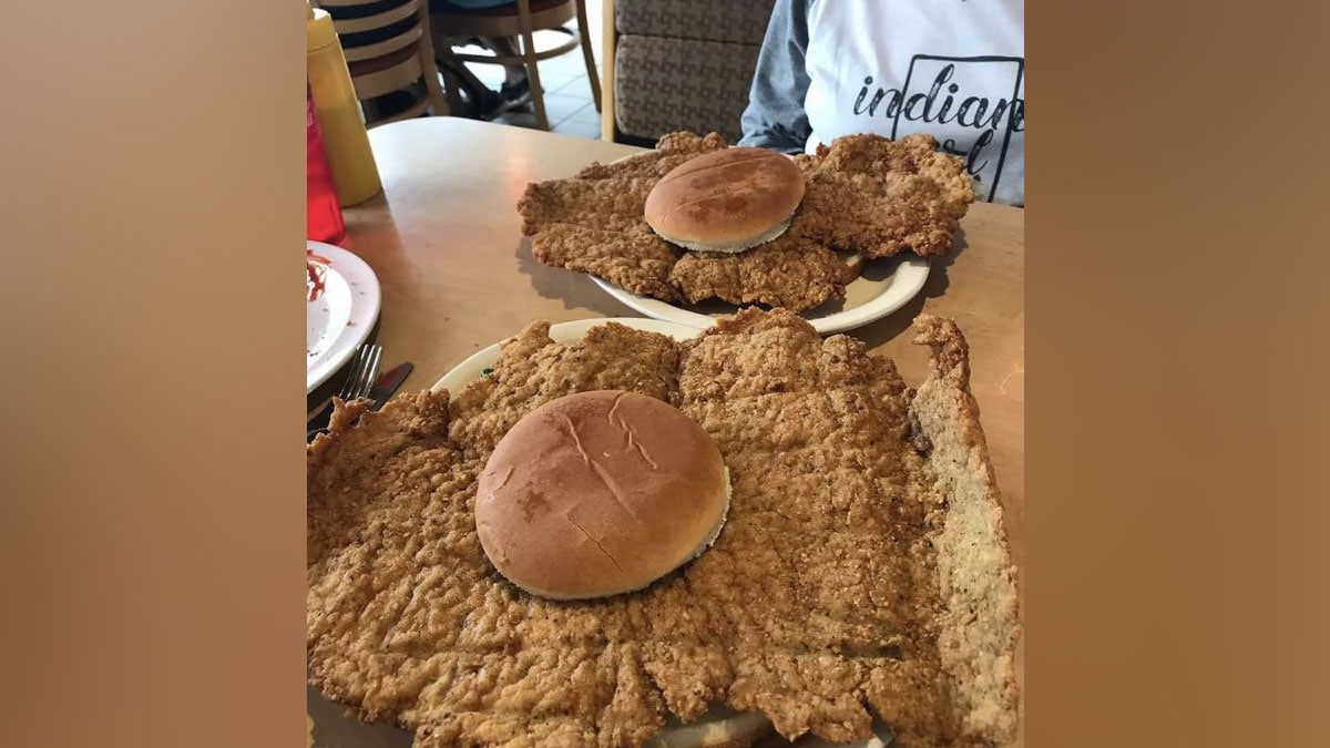 Bizarre Burger With Enormous Chicken Patty Has Left Twitter Confused ...