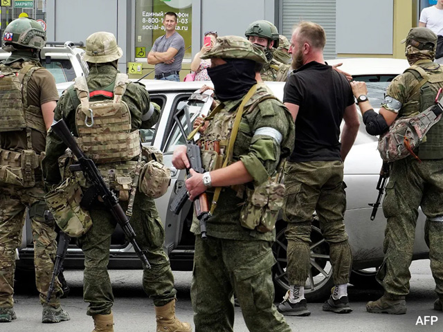 Russian Mercenaries Stop March Towards Moscow "To Avoid Spilling Blood"