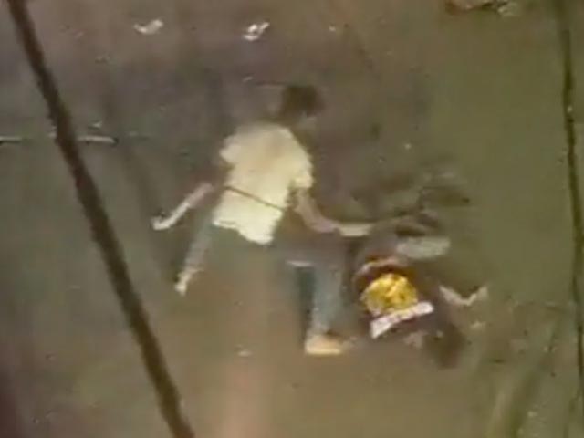 On Camera: Delhi Man Attacked With Knife In Public. Nobody Comes To Help