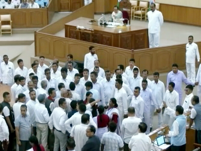 त्रिपुरा विधानसभा में जोरदार हंगामा, कांग्रेस-सीपीएम और TMP के विधायक ...