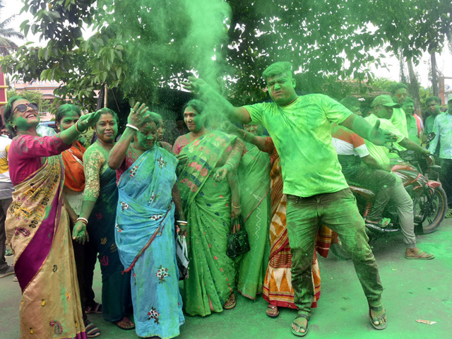 Trinamool Sweeps Violence-Hit Bengal Rural Polls