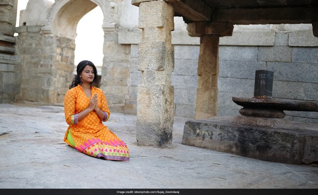 Which Color Clothe To Wear In Shiv Ji Puja | Sawan Month Color Hara ...