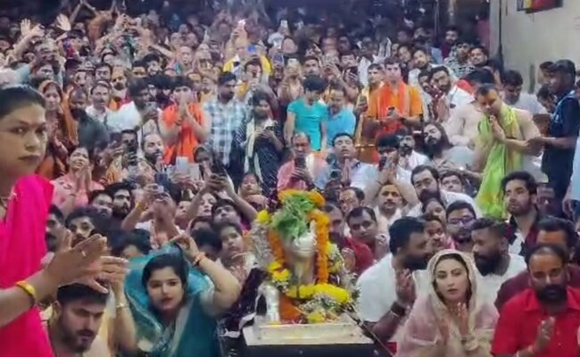 Sawan Somwar 2023: Devotees Throng Temples To Offer Prayers On First Monday Of Sawan - आज सावन ...