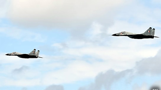 how do pilots eject from jets