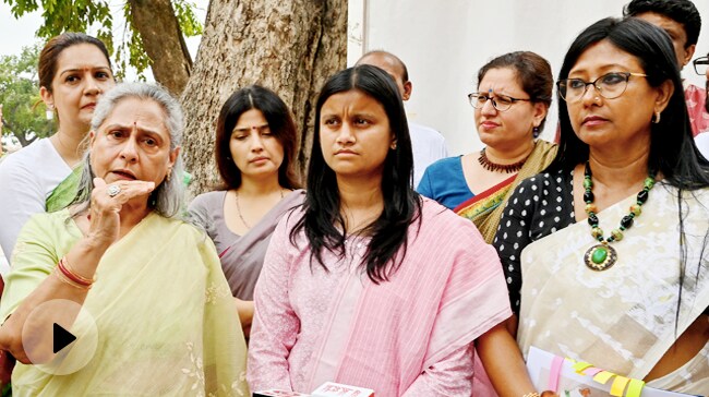 Away From Her Daughter For Two Years, Dhara Shah Reaches Parliament ...