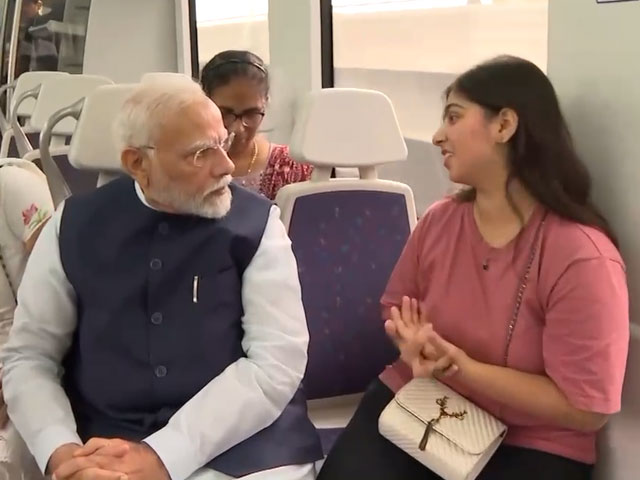 Woman's Birthday Wish For PM Modi In Sanskrit During Metro Ride