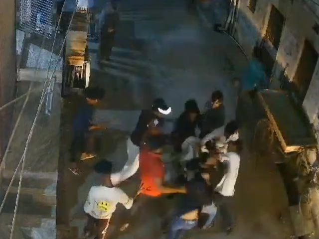 On Camera 18 Year Old Man Stabbed To Death In Delhi
