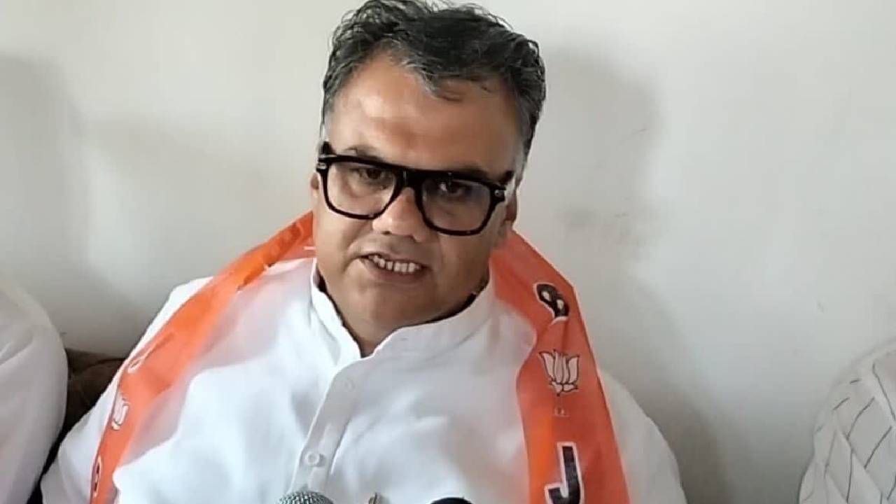मुश्किल में Devji Patel, BJP में बहुत बड़ा हंगामा