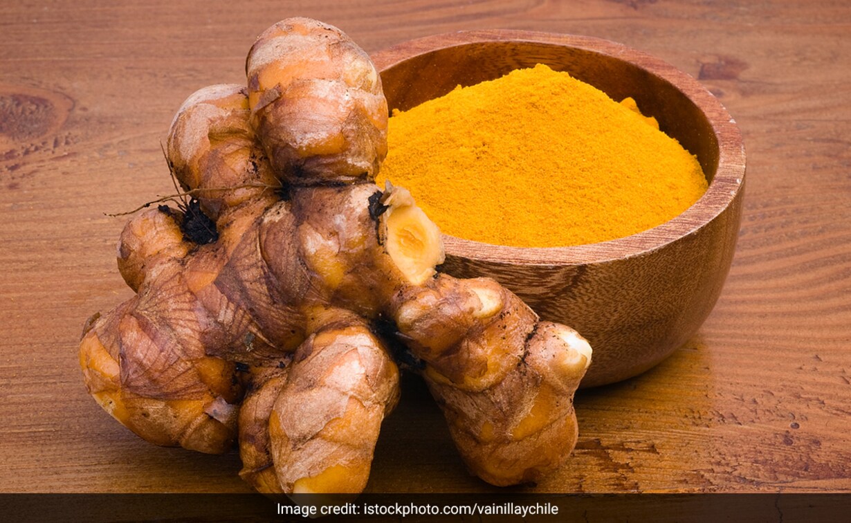 Turmeric Side Effects: हल्दी के ज्यादा सेवन से सकती हैं कौन-कौन ...