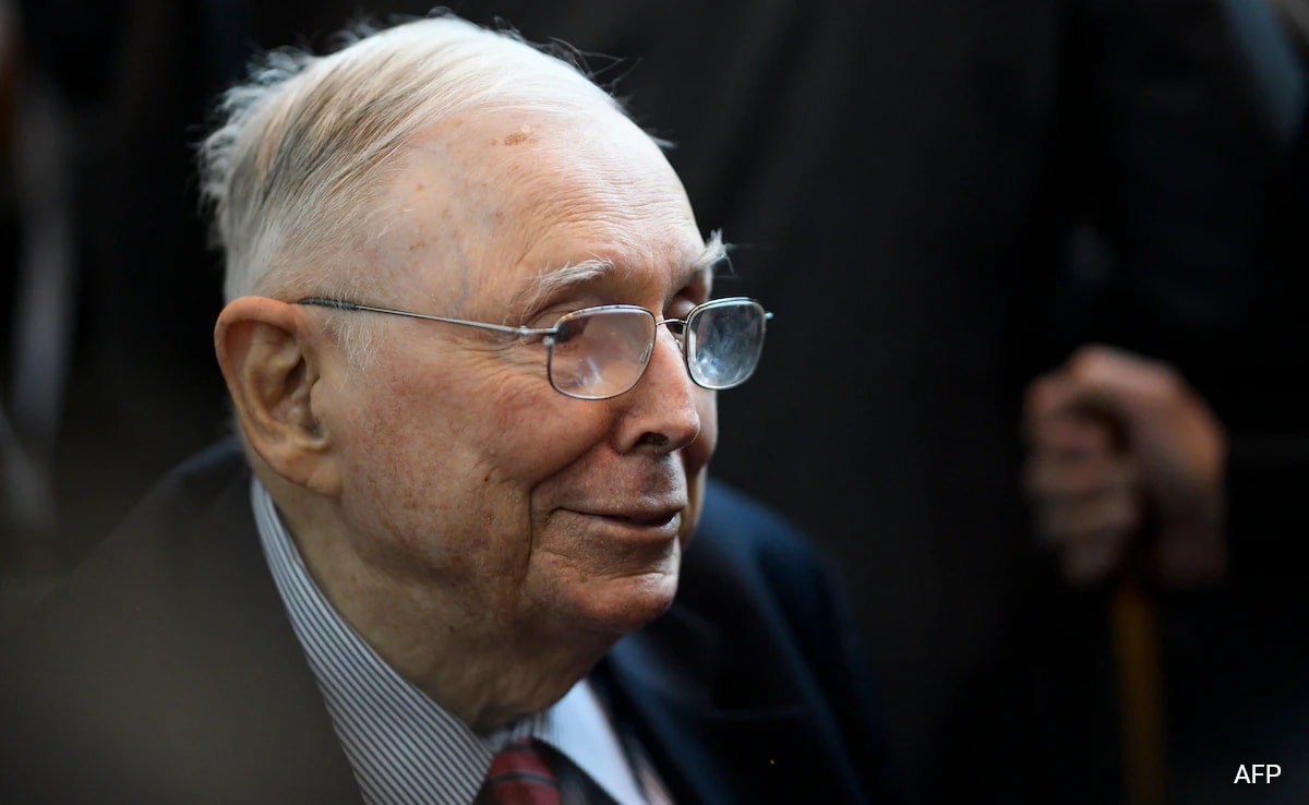 Charlie Munger Dies At 99: Tim Cook, Warren Buffett And Others Pay Tribute