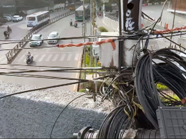 Bengaluru's Dangling Optical Fibre Cables Causing Accidents