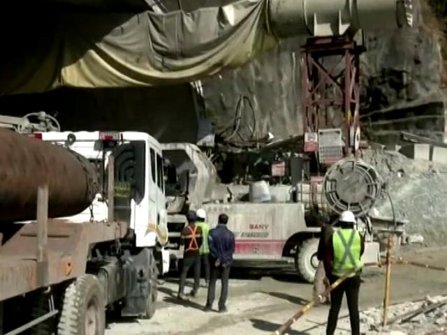 NDRF, SDRF की टीमें बचाव में जुटी, पाइप के ज़रिए ऑक्सीजन, खाना और पानी ...